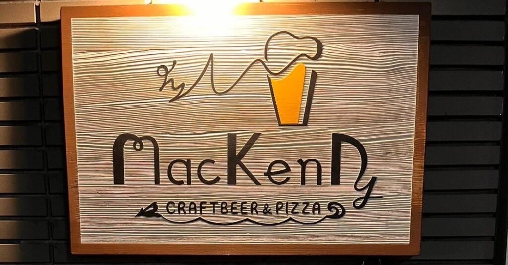 【MacKenDy（マッケンディー）辻堂】自家製クラフトビールと窯焼きピザが楽しめる！駅近ビアバー | 湘南ジャーニー